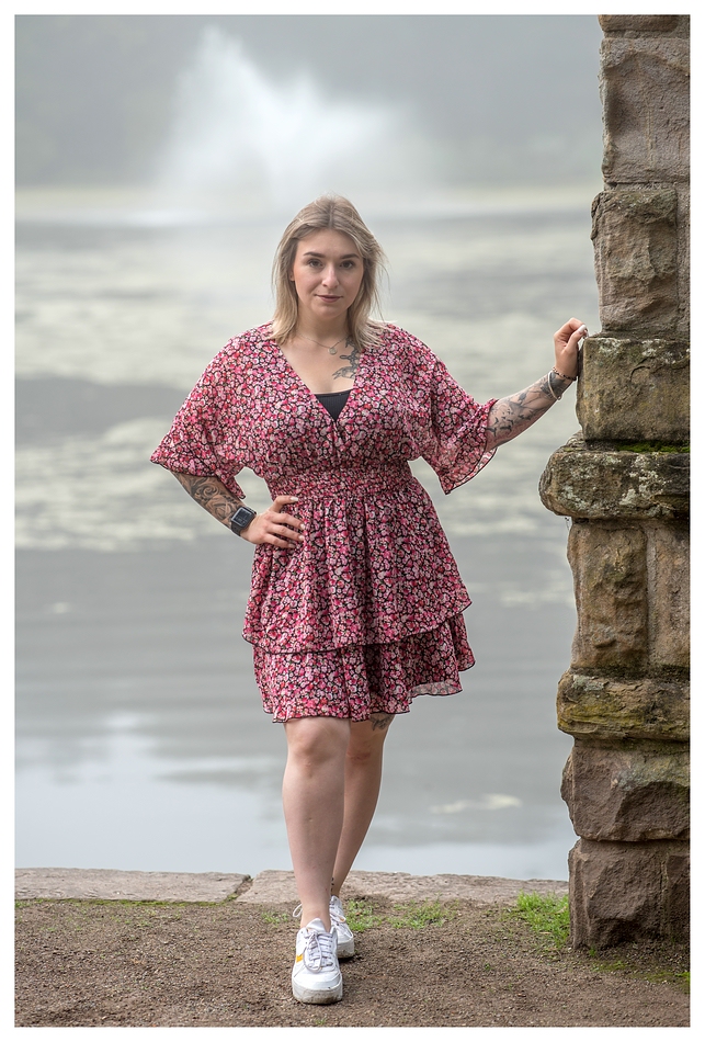 Ronja an der Säule Foto & Bild | outdoor, portrait, fashion Bilder auf fotocommunity