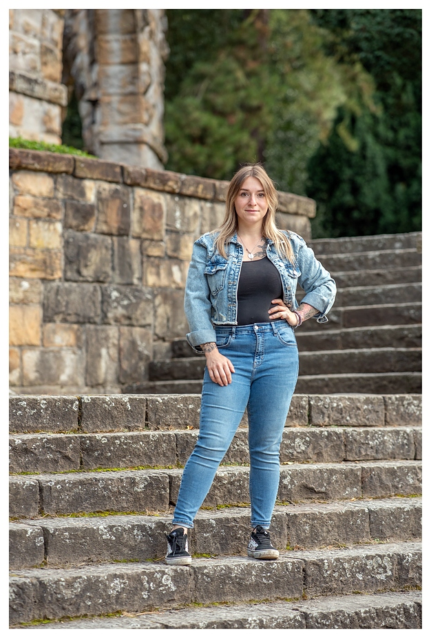 Ronja auf der Treppe Foto & Bild | ronja Bilder auf fotocommunity