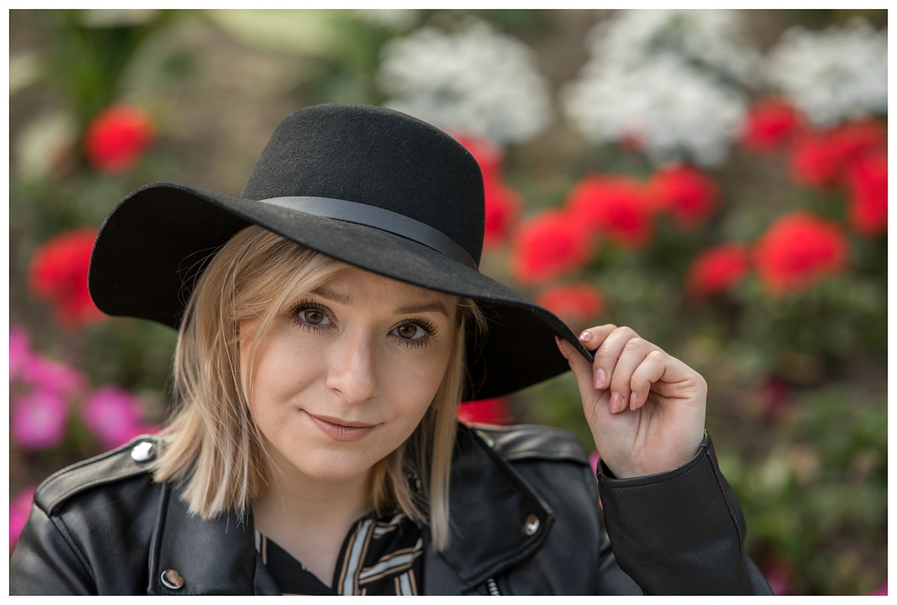 Ronja vor Blüten Foto & Bild | intern Bilder auf fotocommunity