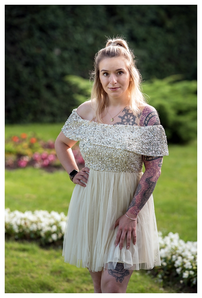 Ronja vor Blumen Foto & Bild | ronja Bilder auf fotocommunity