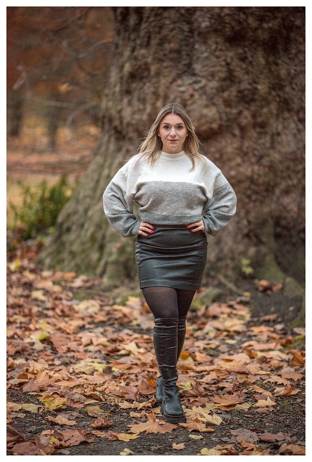 Ronja vor dem Baum Foto & Bild | ronja Bilder auf fotocommunity