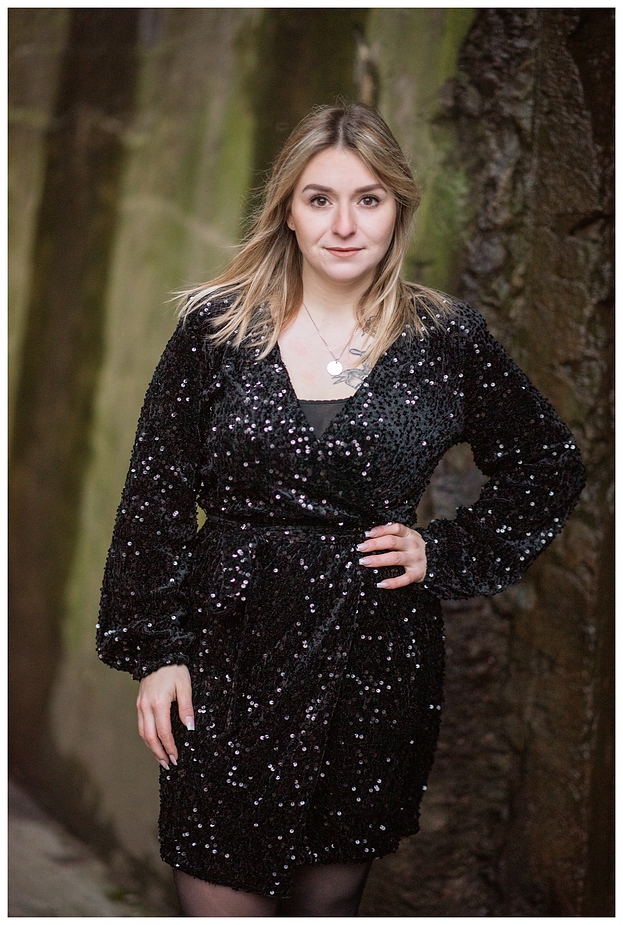 Ronja vor der grünen Wand Foto & Bild | ronja Bilder auf fotocommunity