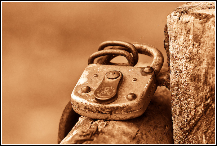 Rostiges Schloss Foto & Bild | industrie und technik, technik-details ...