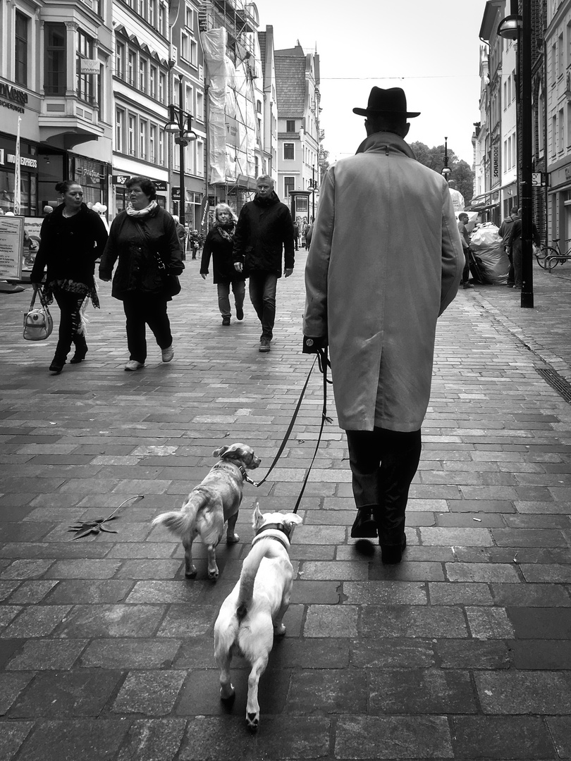 Rostock | 2016 Foto & Bild | streetfotografie mit menschen, street photography, schwarz-weiß ...