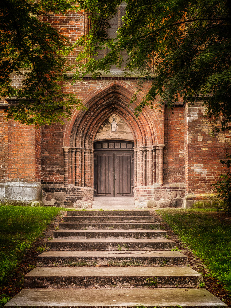 Rostock...#02 - Petrikirche Seitenportal Foto & Bild | deutschland ...