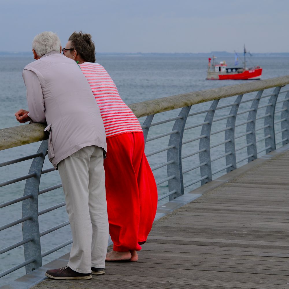 Rot Foto & Bild | erwachsene menschen, streetfotografie mit menschen, menschen in der freizeit ...