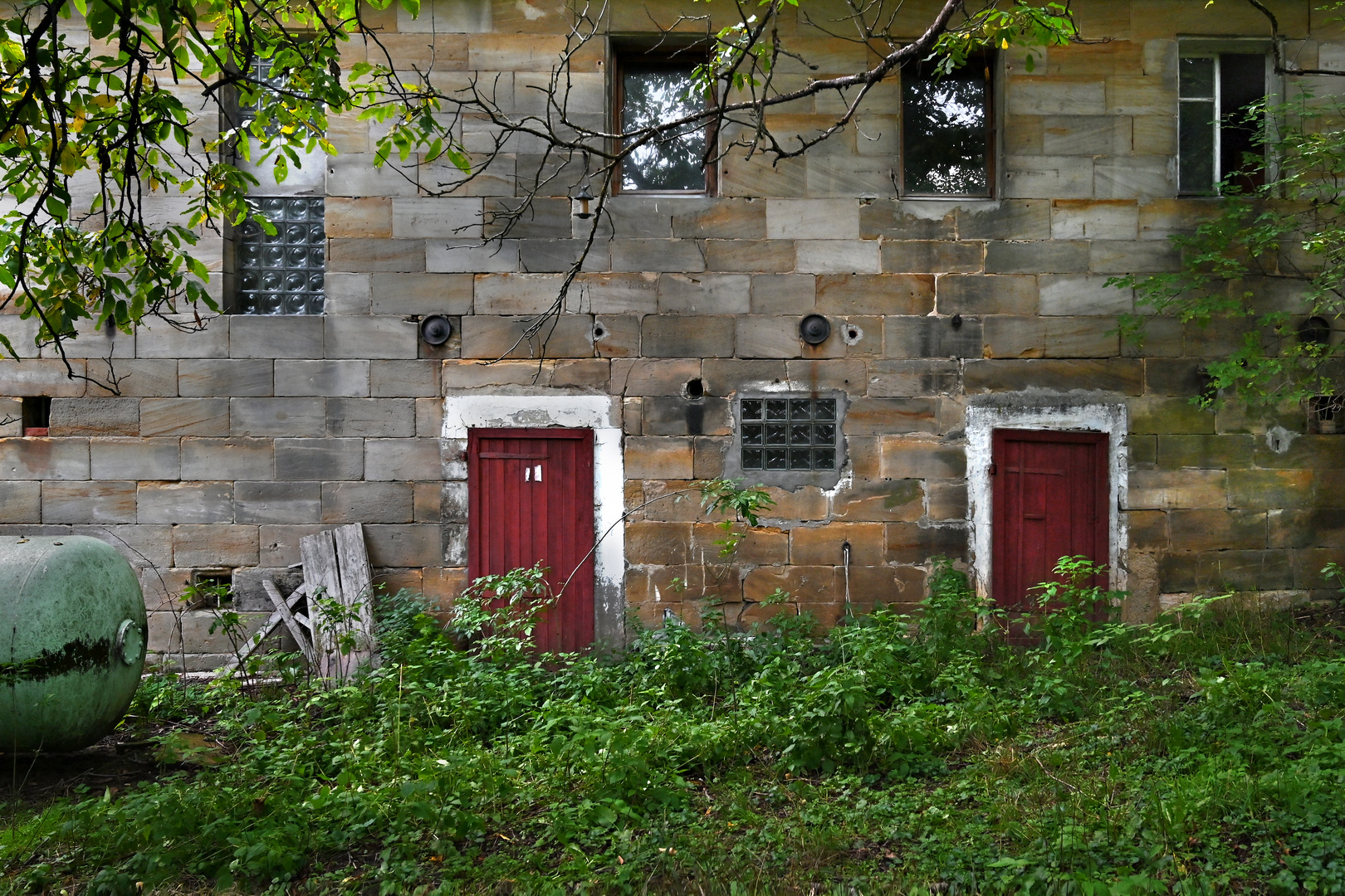 Rot-Rot-Grün Foto & Bild | lost places, stillleben, architektur Bilder ...