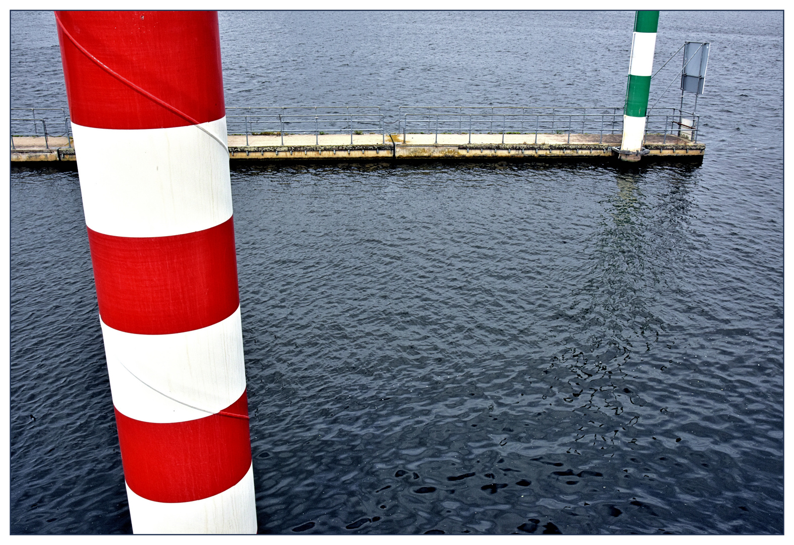 Rot Weiß Grün Weiß Foto & Bild | landschaft, schiffe und seewege, bach ...