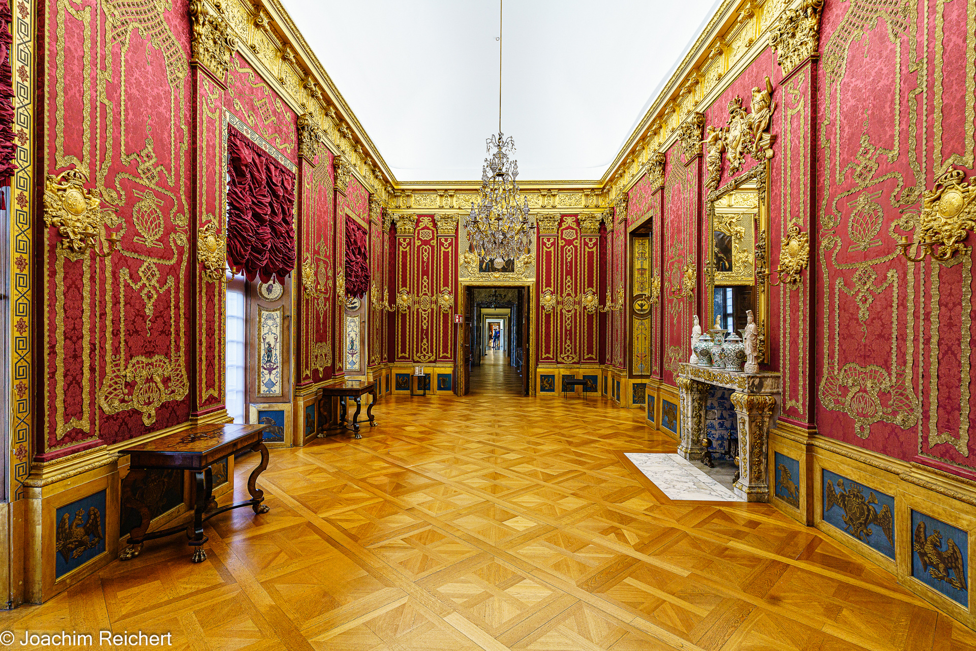 Rote Damastkammer im Schloss Charlottenburg von Berlin Foto & Bild ...