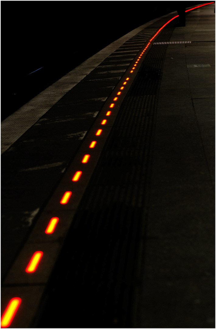 Rote Linie Foto & Bild | spezial, berlin, architektur Bilder auf ...