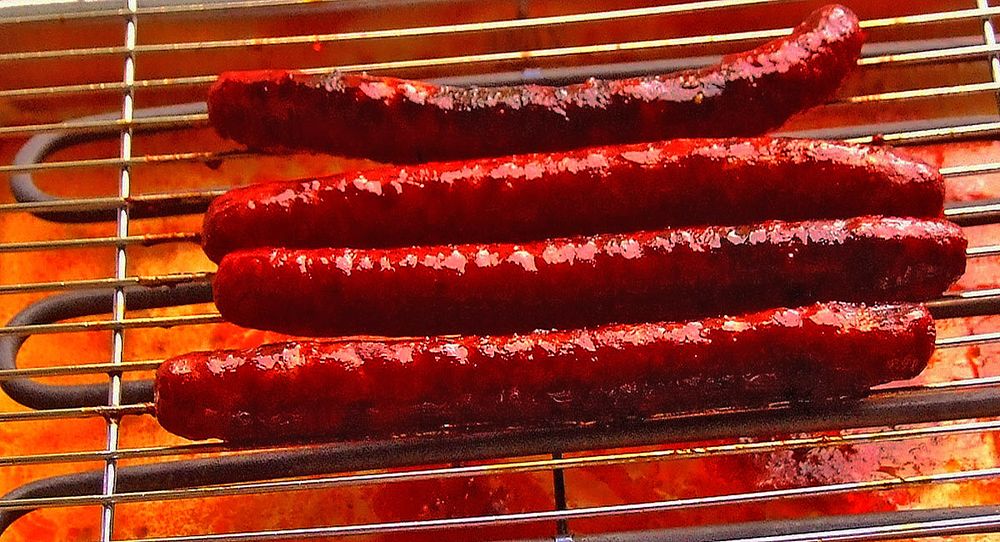 Rote Würste am Weißen Sonntag Foto & Bild | stillleben, food-fotografie ...