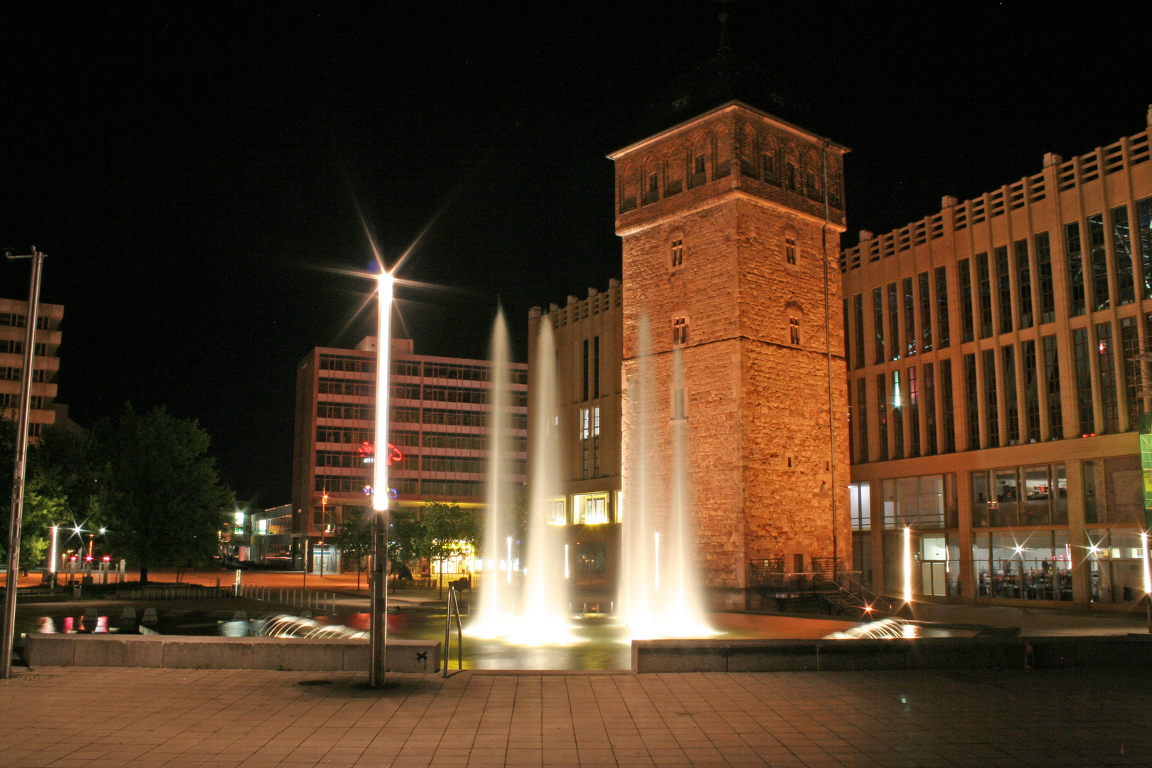 Roter Turm in Chemnitz Foto & Bild | architektur, architektur bei nacht ...