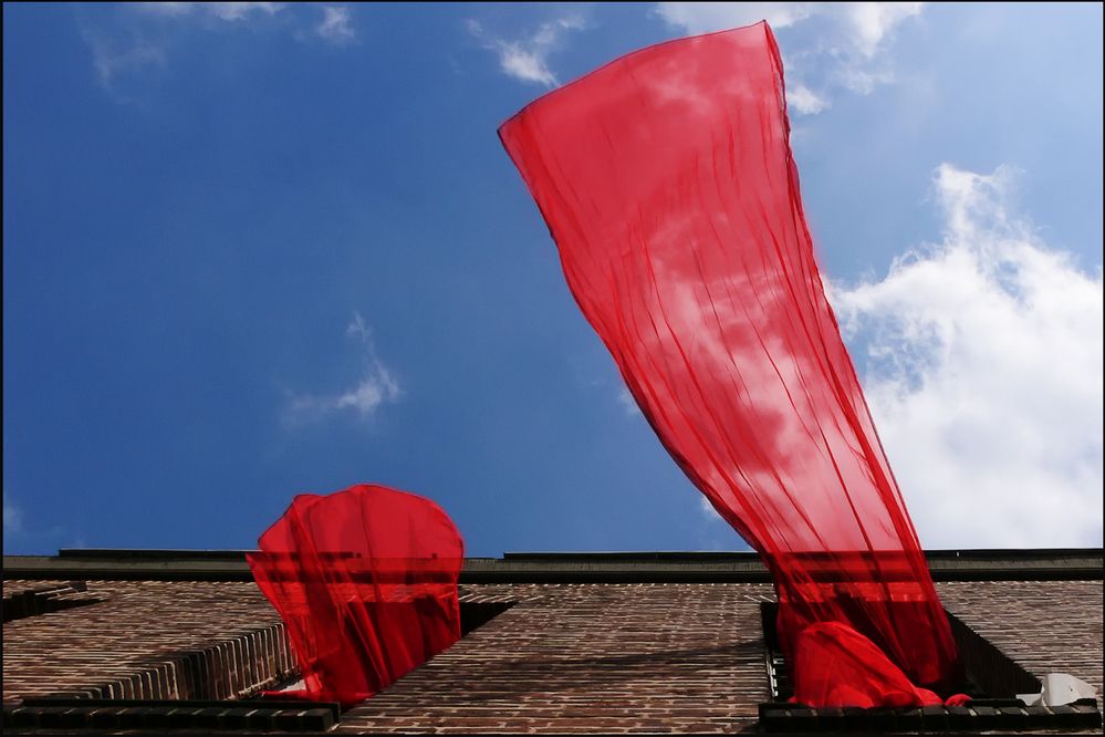 Roter Vorhang Foto & Bild | architektur, profanbauten, hinterhöfe ...