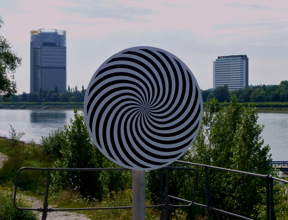 Rotierende Scheibe Foto & Bild | architektur, signale zeichen ...