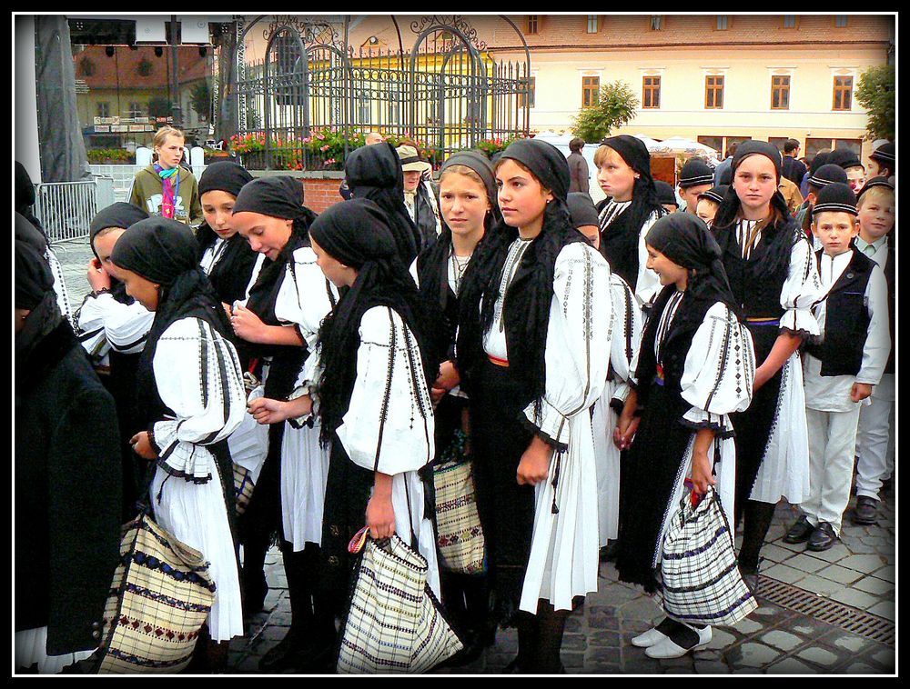 ROUMANIE - 54 - photo et image | roumanie, world, personnes Images ...