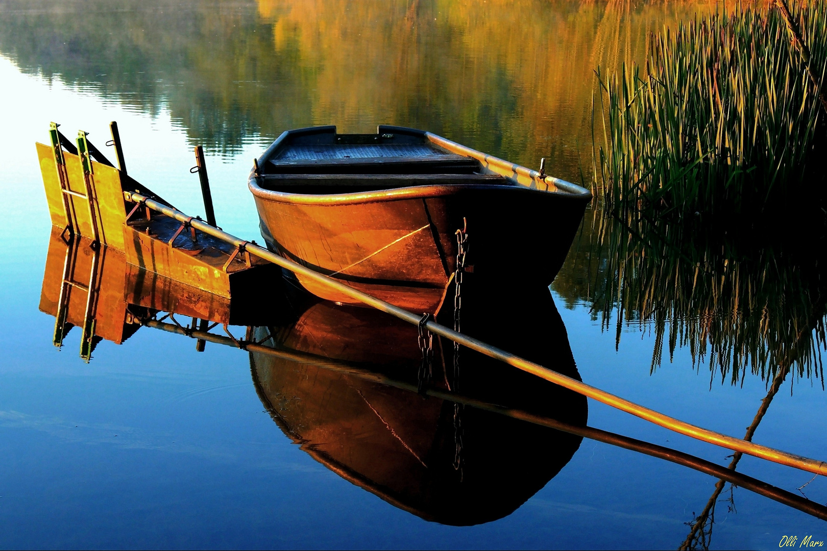 Ruderboot bei Sonnenaufgang an einem Baggersee... Foto & Bild ...