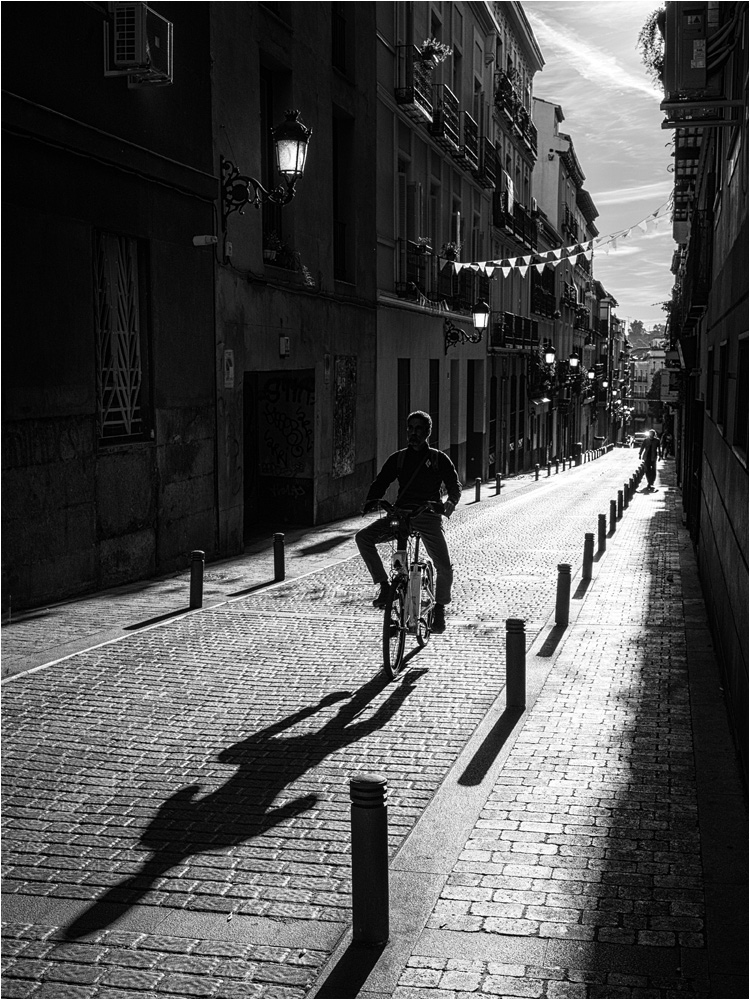Rückenlicht Foto & Bild | europe, spain, streetfotografie mit menschen Bilder auf fotocommunity