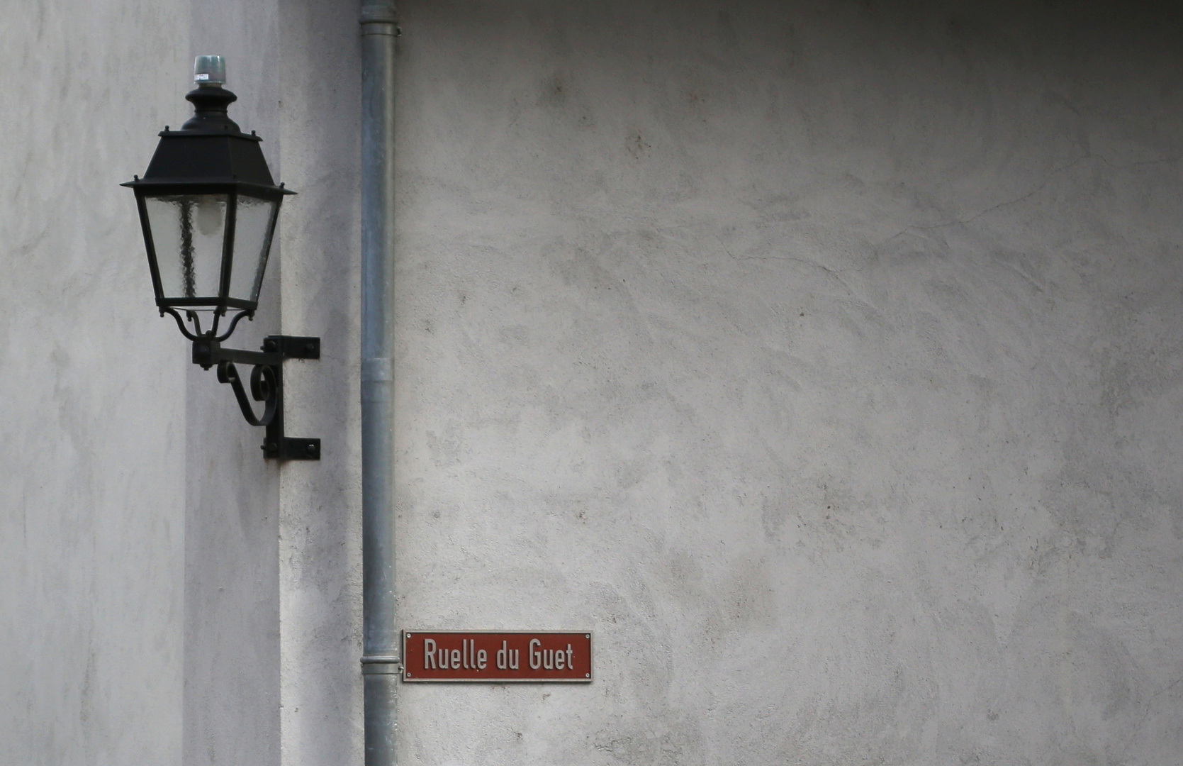 Ruelle du Guet Foto & Bild | laterne, straße, fassaden Bilder auf ...