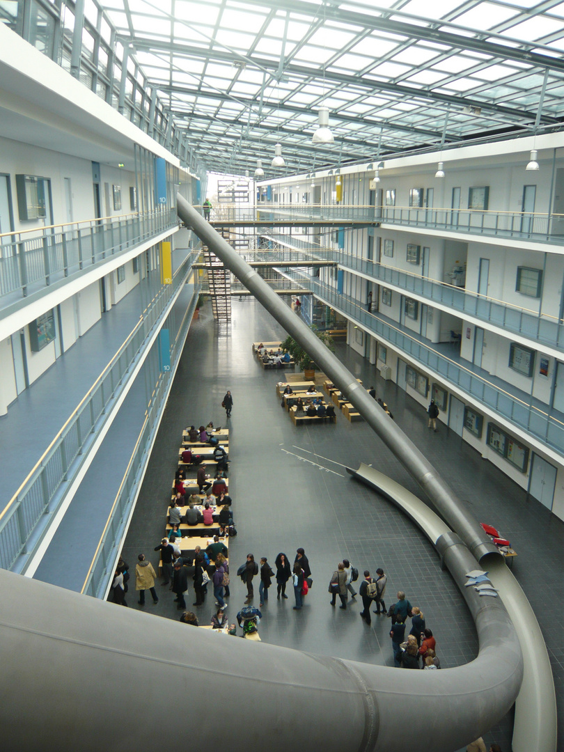 Rutsche in der TUM Foto & Bild | architektur, innenaufnahmen ...