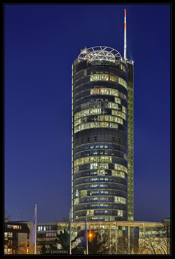 RWE- Turm, Essen Foto & Bild | architektur, architektur bei nacht ...