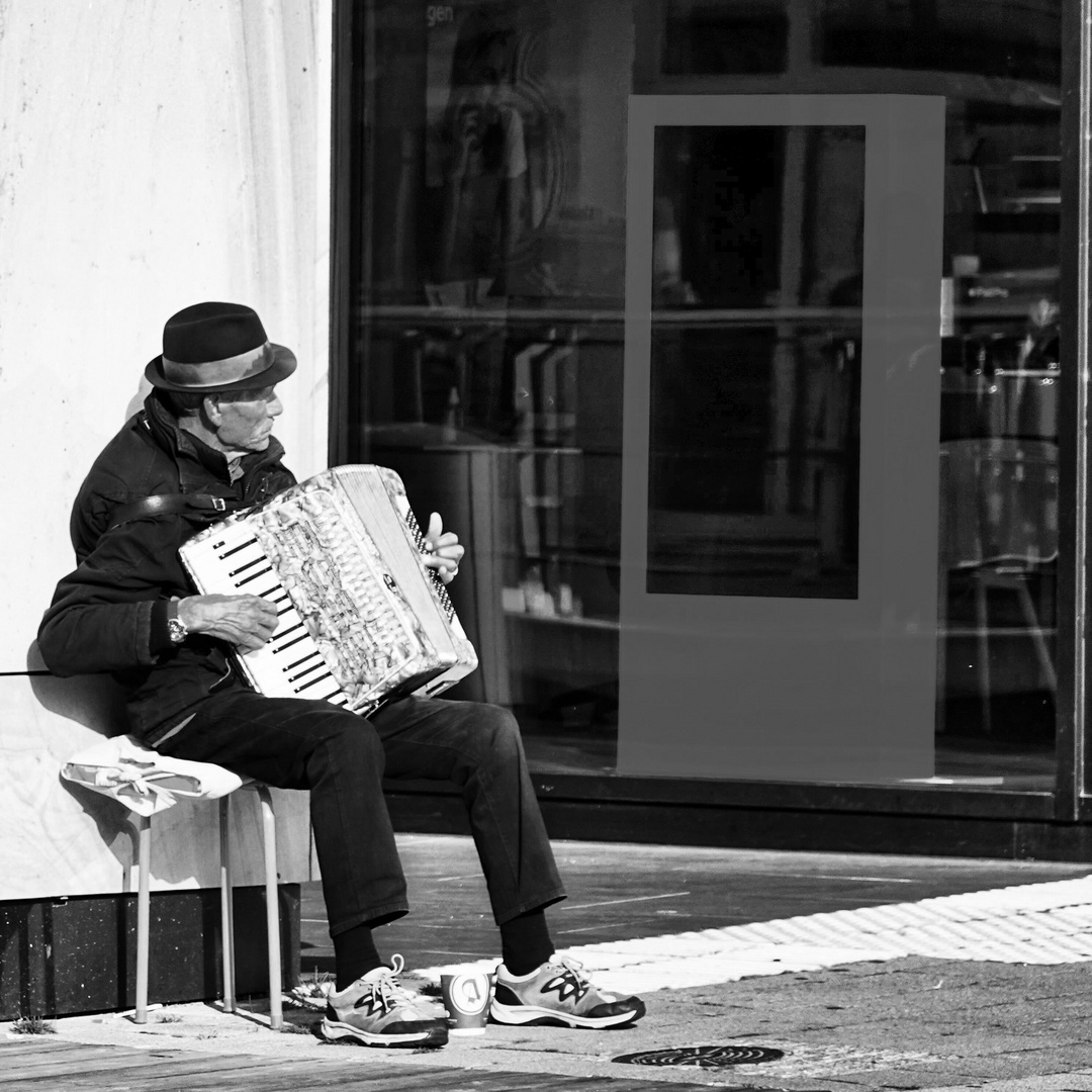 s t a d t m u s i k Foto & Bild | streetfotografie mit menschen, street, dokumentation Bilder ...