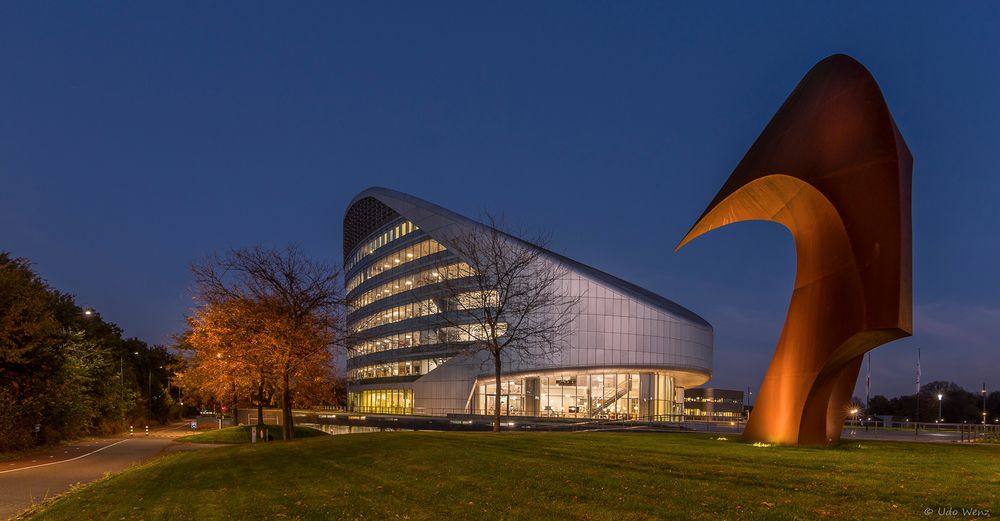 SABIC European Head Office Foto & Bild | licht, himmel ...