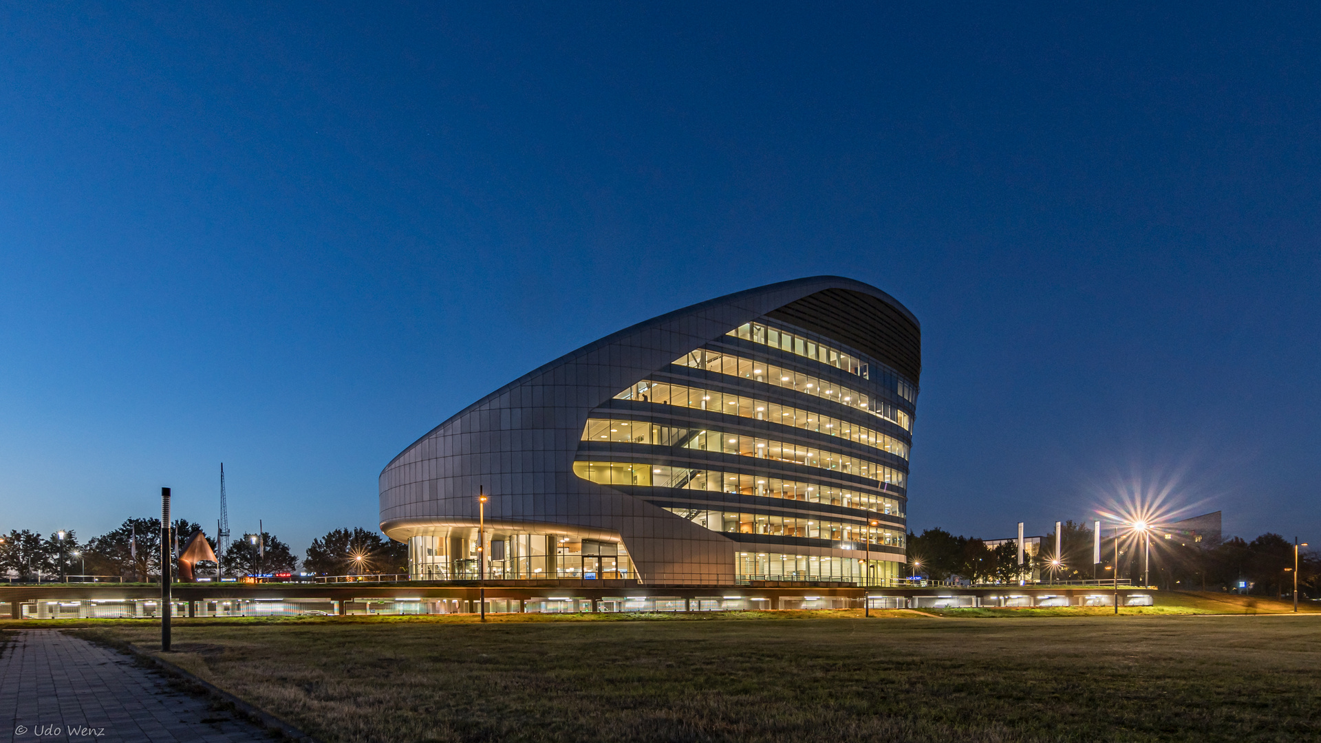 SABIC European Head Office Foto & Bild | licht, nachtaufnahme ...