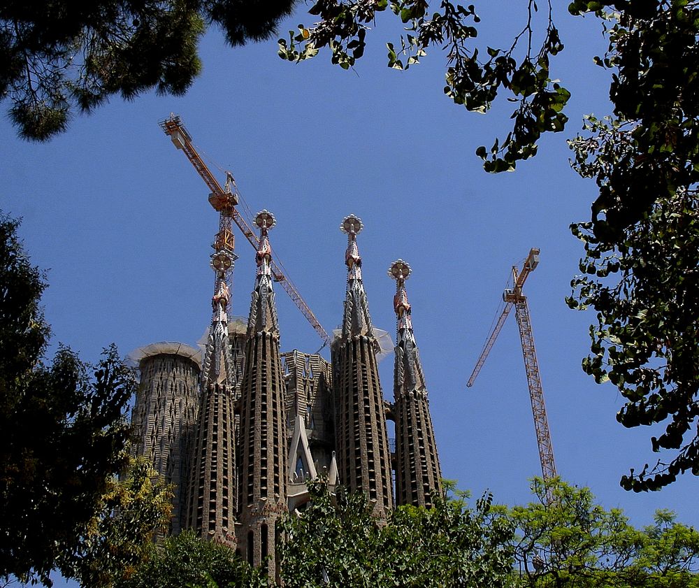 Sagrada Familia - erste Annäherung Foto & Bild | spain, world, kirche Bilder auf fotocommunity