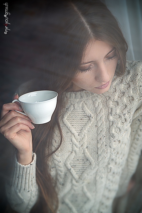Saju at the window Foto & Bild | erwachsene menschen, portrait ...
