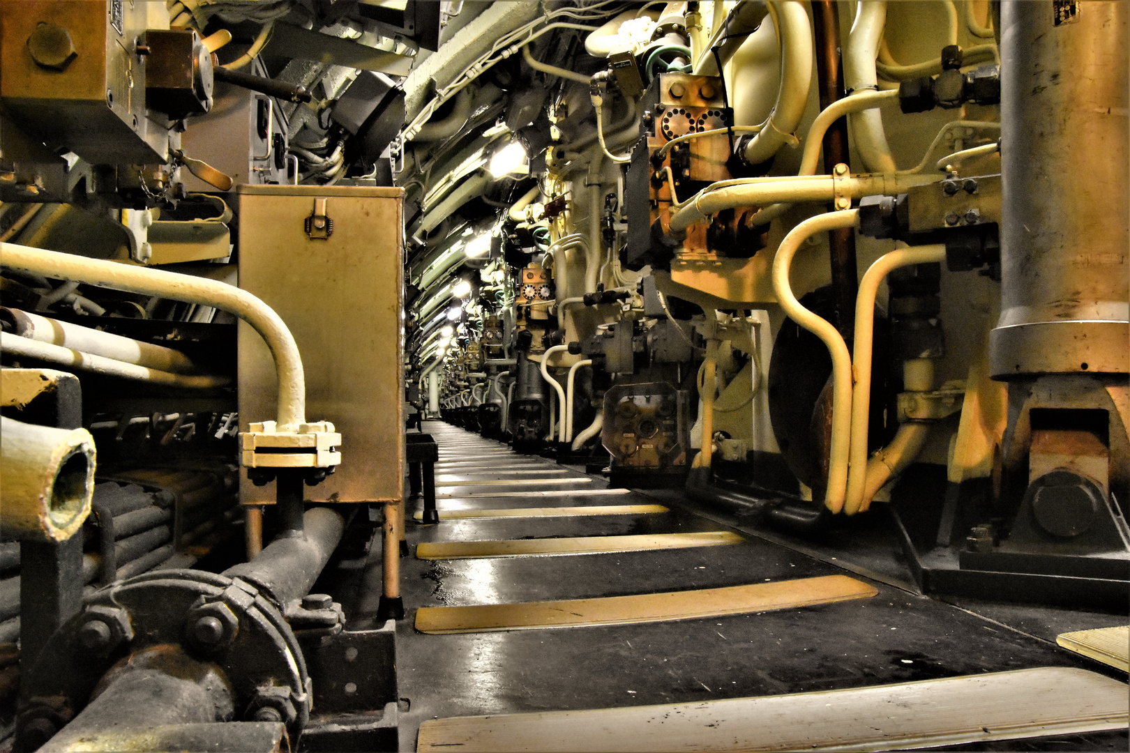Salle des machines "le Redoutable" photo et image | documentaires ...