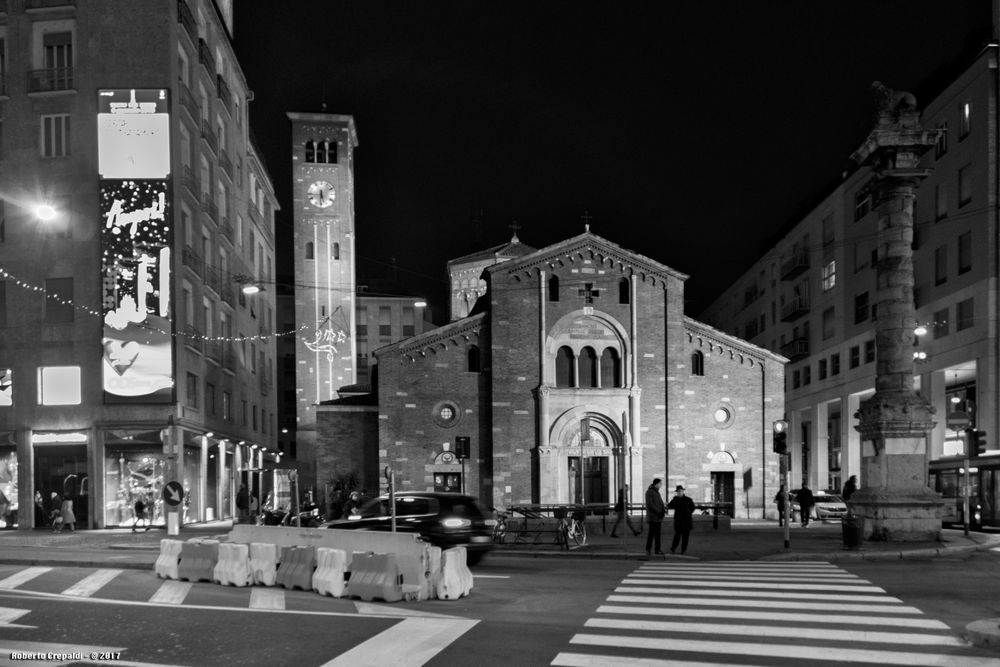 San Babila, Milano Foto % Immagini| architetture, architetture sacre ...