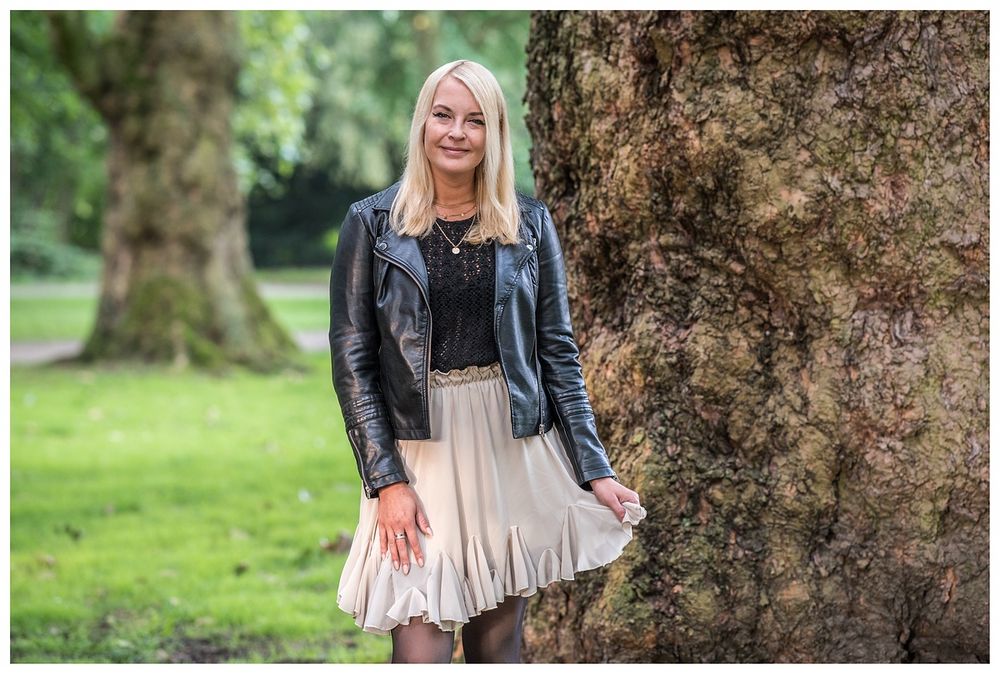 Sandra am Baum Foto & Bild | sandra Bilder auf fotocommunity