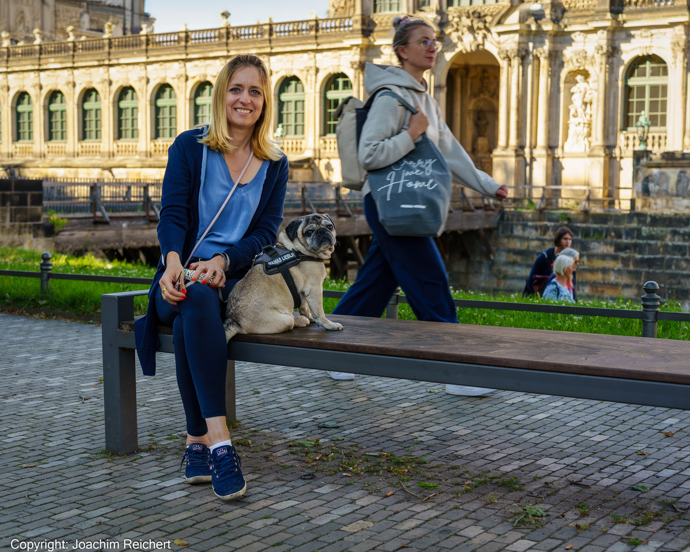 Sandra mit Cäsar- unserem Hund - vor der Langgalerie des Zwingers Foto ...