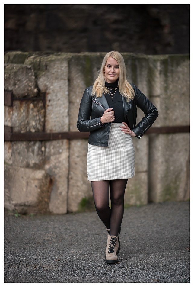 Sandra vor den Steinblöcken Foto & Bild | sandra Bilder auf fotocommunity