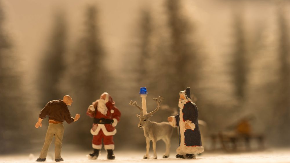 Santa Police Einsatz Foto & Bild | stillleben, kunstfotografie & kultur, emotionen Bilder auf ...