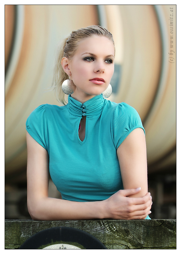 Sarah am Bahnhof! Foto & Bild | portrait, portrait frauen, outdoor ...