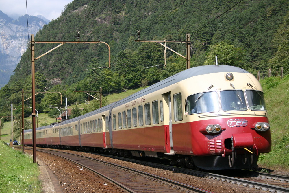SBB Historic RAe TEE II bei Erstfeld Foto & Bild | züge, eisenbahn ...