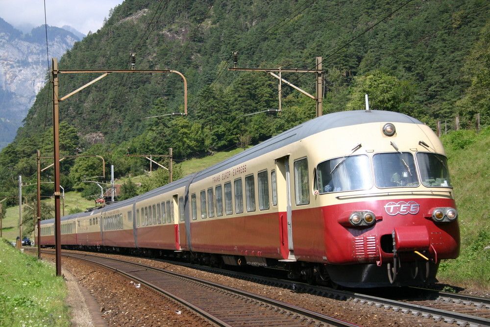 SBB Historic RAe TEE II bei Erstfeld Foto & Bild | züge, eisenbahn ...