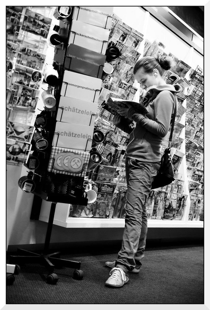 Schätzelein beim lessen Foto & Bild | jugendliche, indoor, menschen ...