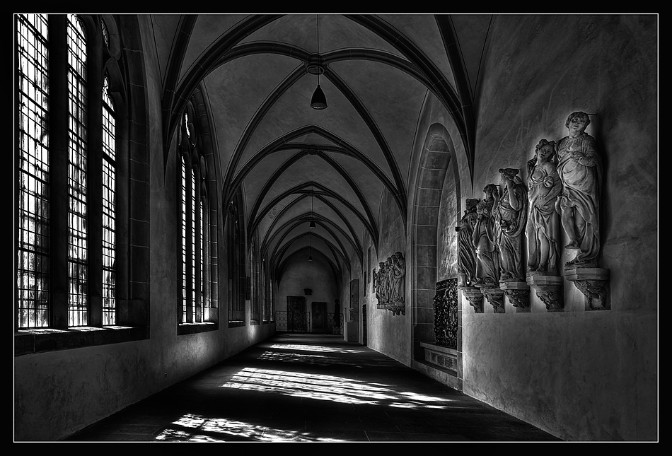 Schatten auf dem Boden Foto & Bild | monochrom, bearbeitungs - techniken, b+w Bilder auf ...