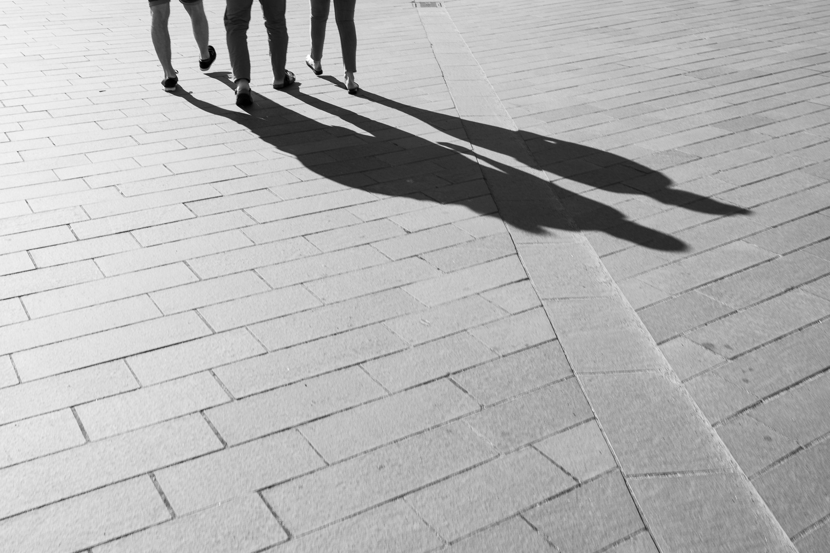 Schatten in der Stadt Foto & Bild | streetfotografie ohne menschen ...