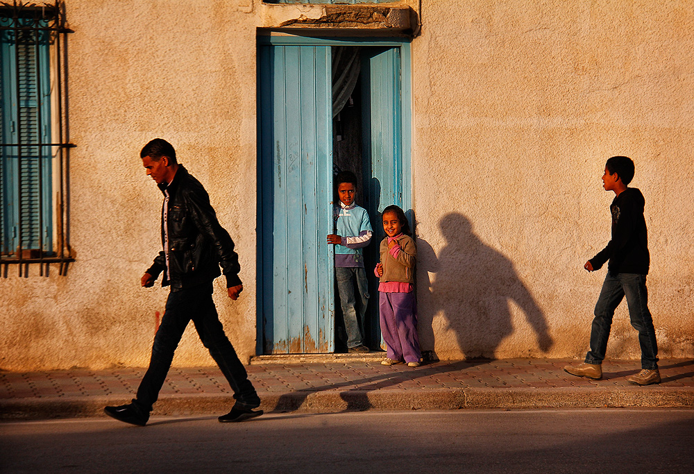 Schattenkinder ... Foto & Bild | streetfotografie mit menschen, street: spontane portraits ...