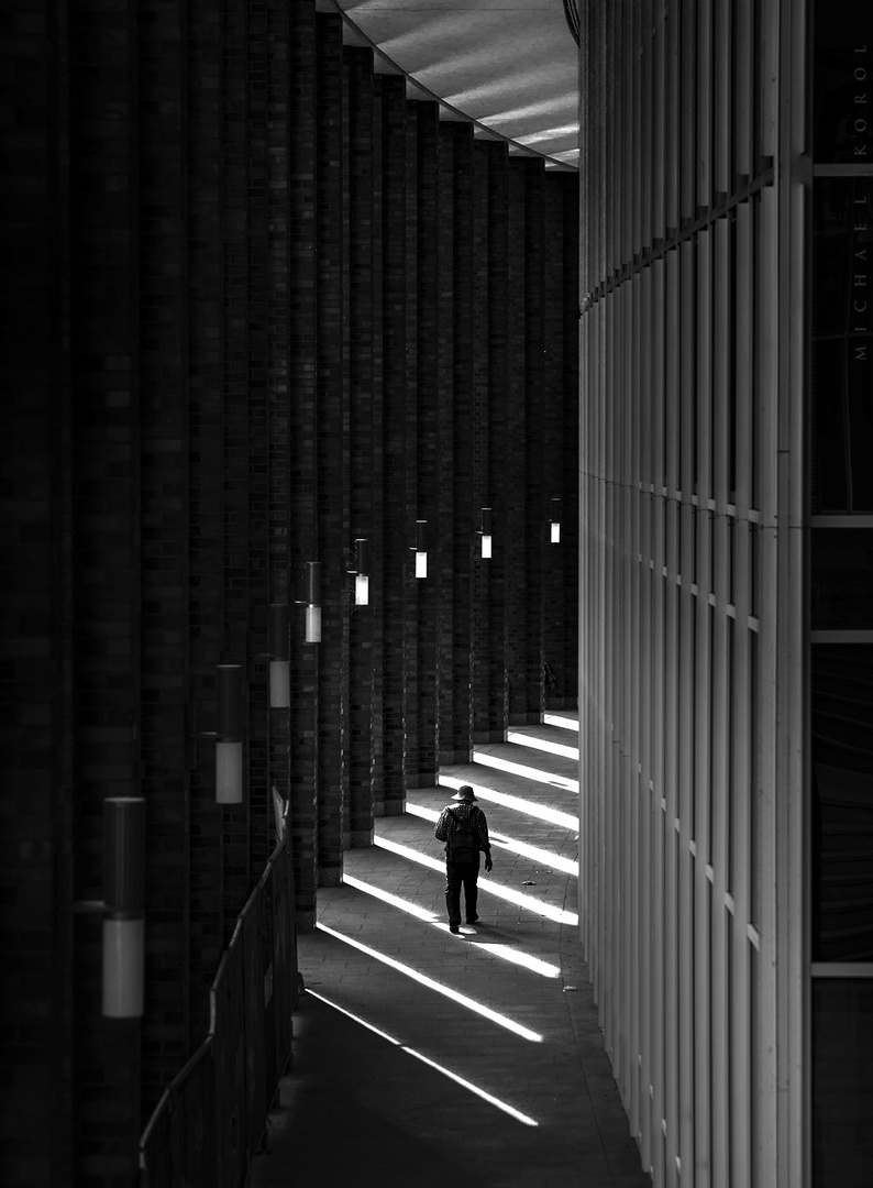 Schattenspiel Foto & Bild | streetfotografie mit menschen, city, people Bilder auf fotocommunity