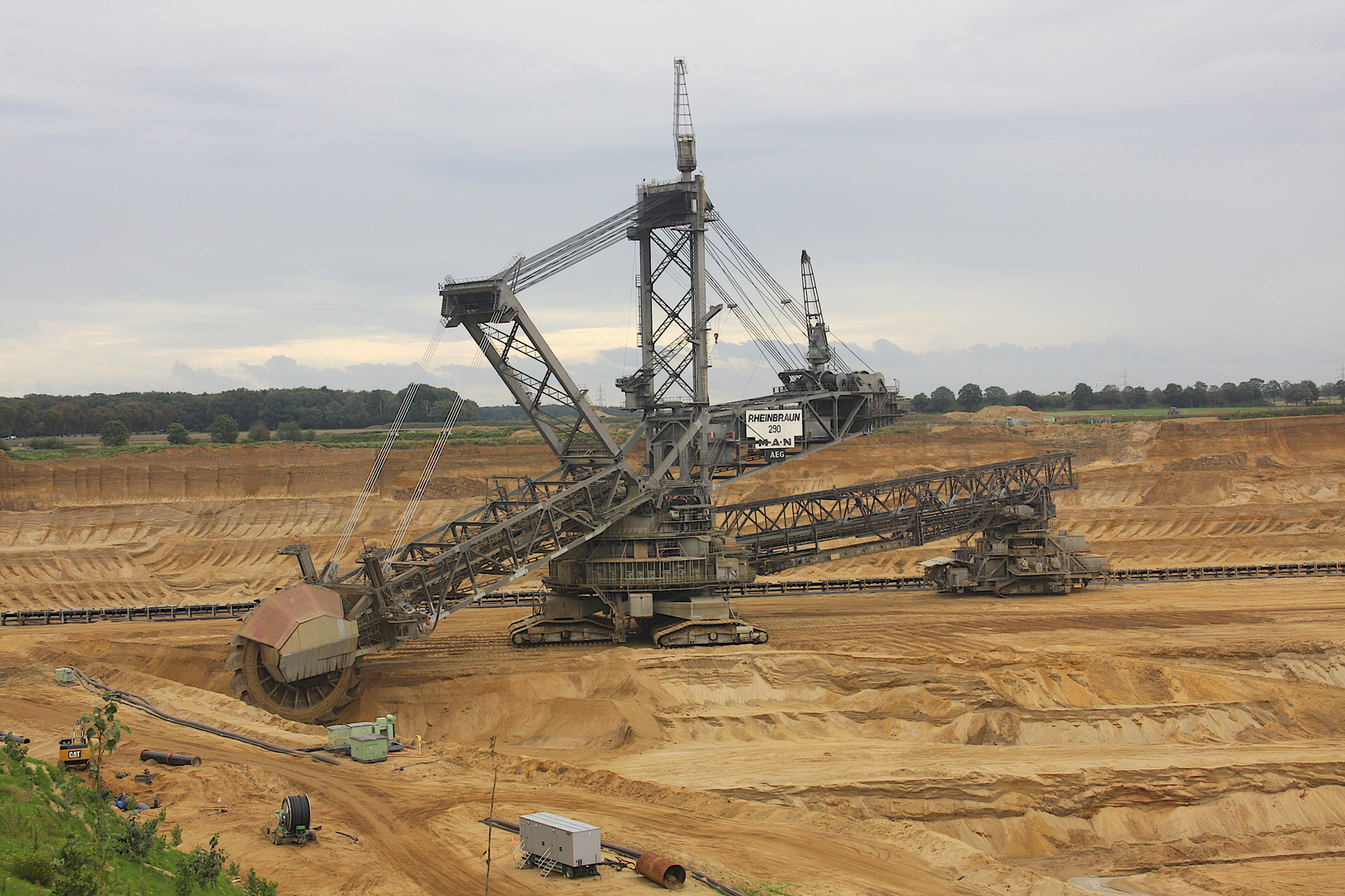 Schaufelradbagger 290 im Tiefschnitt Foto & Bild | industrie und ...