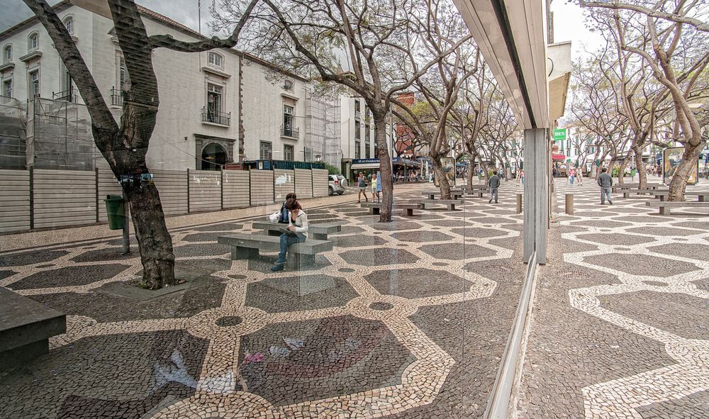 Schaufensterbummel Foto & Bild | europe, portugal, streetfotografie mit menschen Bilder auf ...