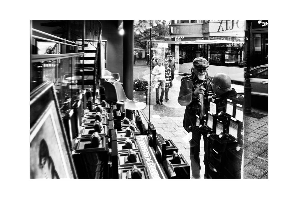 Schaufensterbummel_03 Foto & Bild | streetfotografie mit menschen, projekte, fotokunst Bilder ...