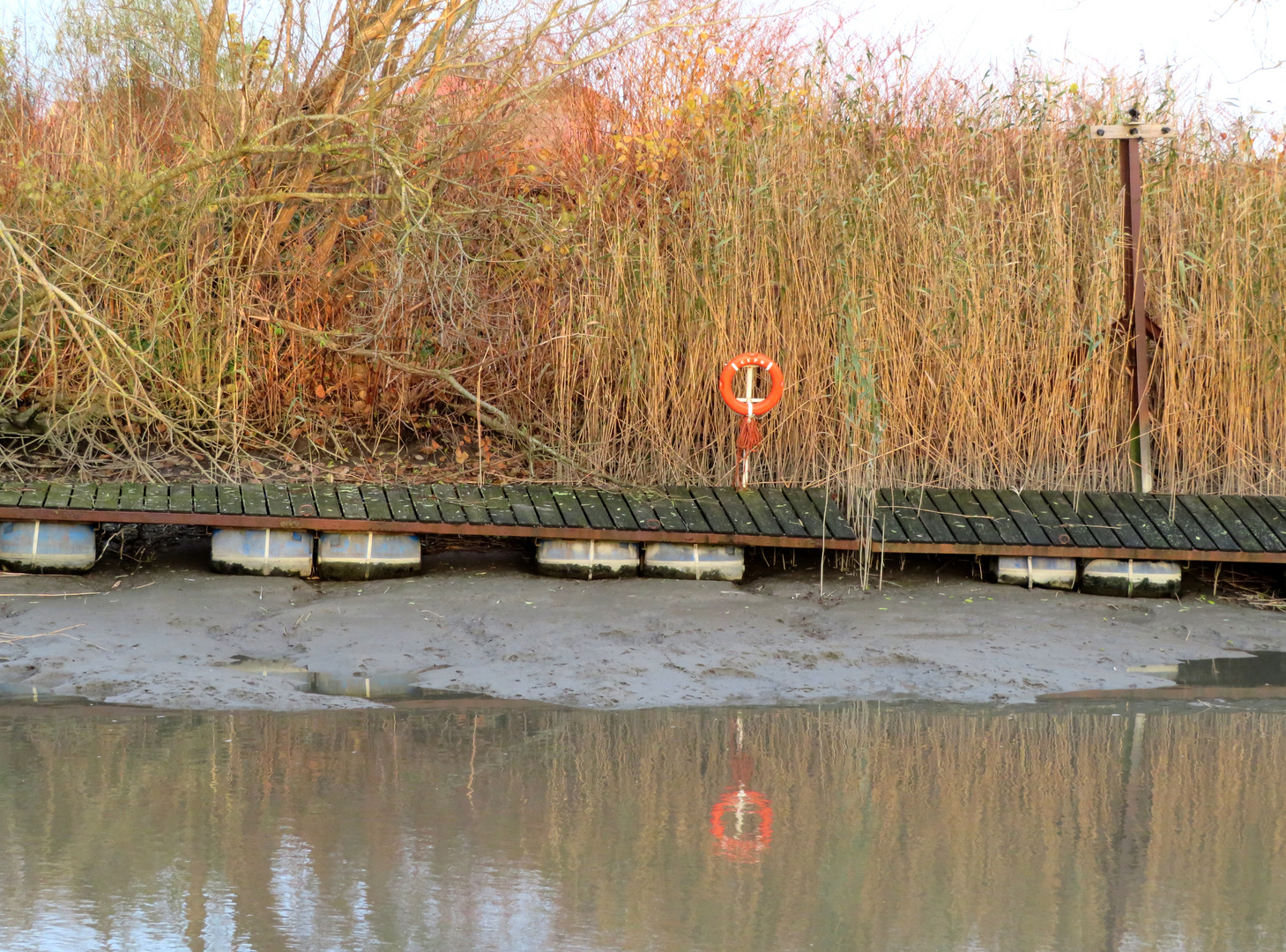 schief ... Foto & Bild | dokumentation, outdoor, wasser Bilder auf ...