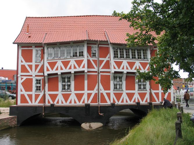 ...schief ist in... Foto & Bild | architektur, fassaden ...