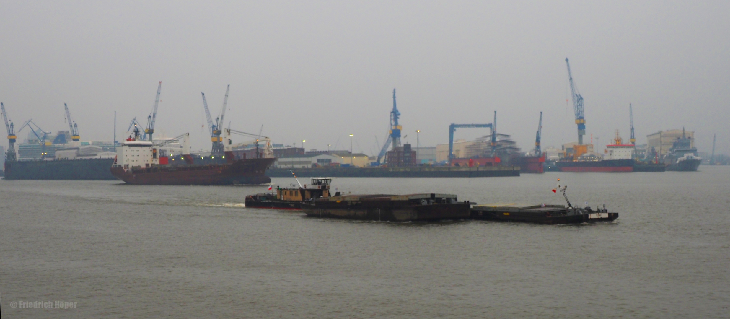 Schietwetter am Hafen Foto & Bild | deutschland, europe, hamburg Bilder ...