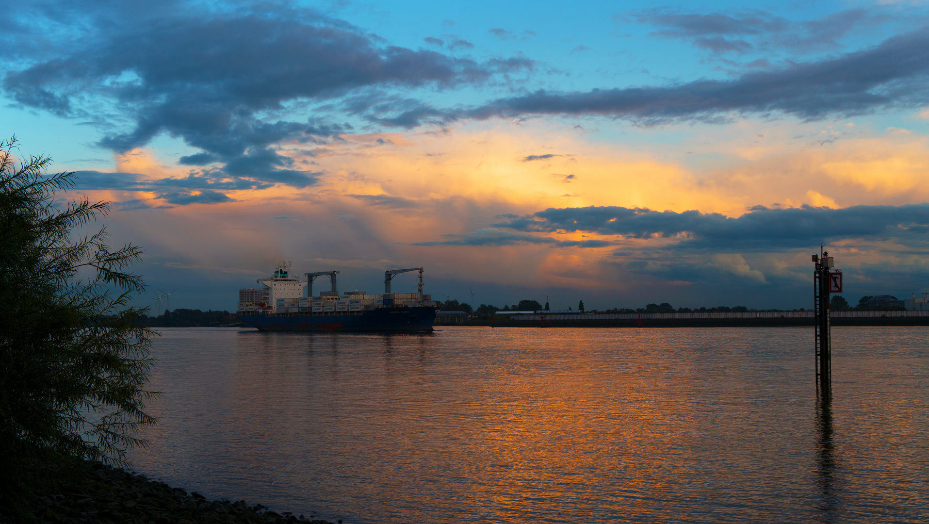 Schiffe der Elbe II - Foto & Bild | wasser, hamburg, himmel Bilder auf ...
